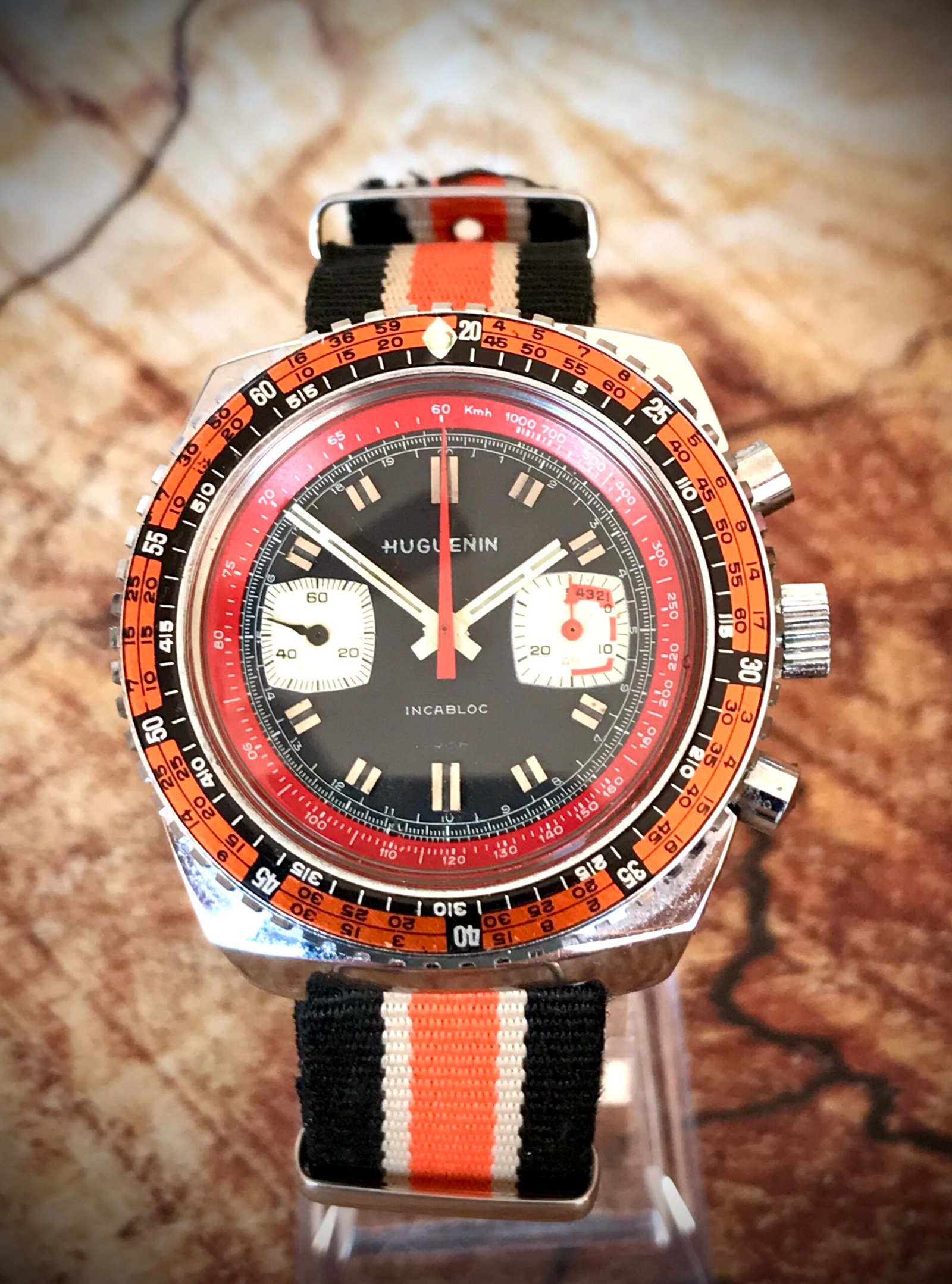 HUGUENIN VINTAGE CHRONOGRAPH, VALJOUX 7733 MOVEMENT - TEMPPUS